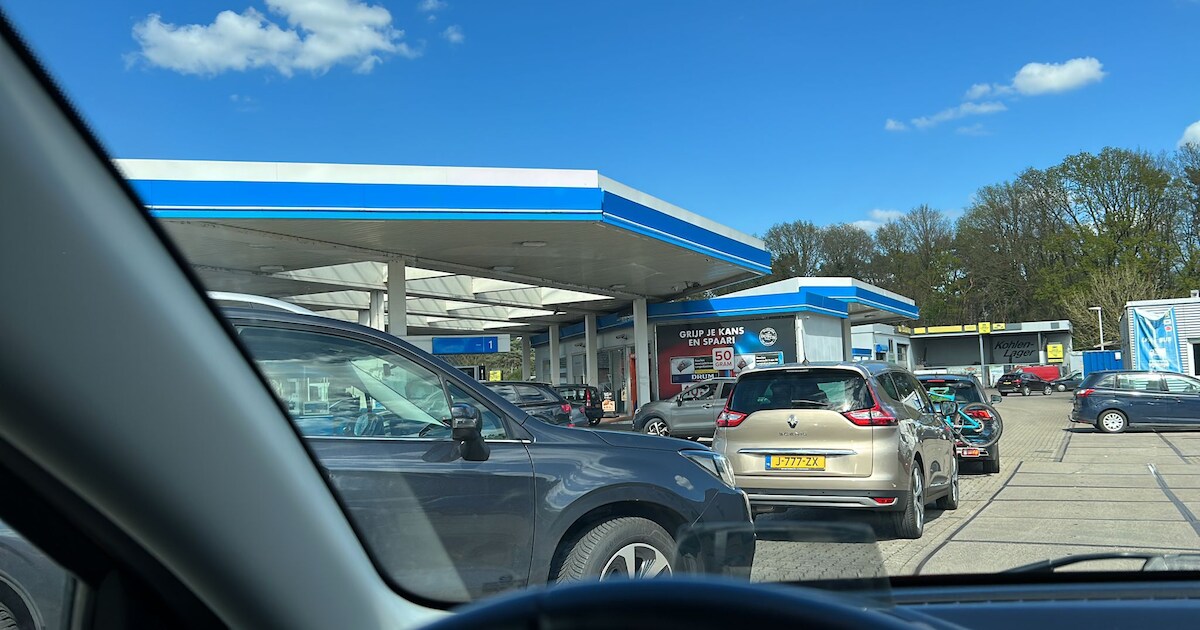 Gekkenhuis bij de pomp in Elten voor verschil van 17 cent per liter ...