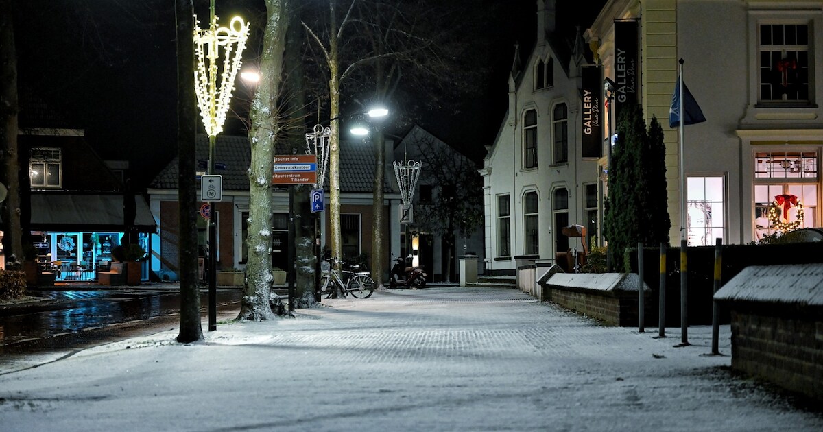 Brabant bedekt onder laag sneeuw, code geel door gladheid | Eindhoven | De Gelderlander.nl