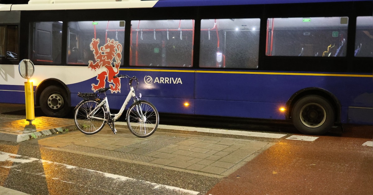 Fietser geschept door stadsbus op kruising in Boxmeer | Regio | De ...