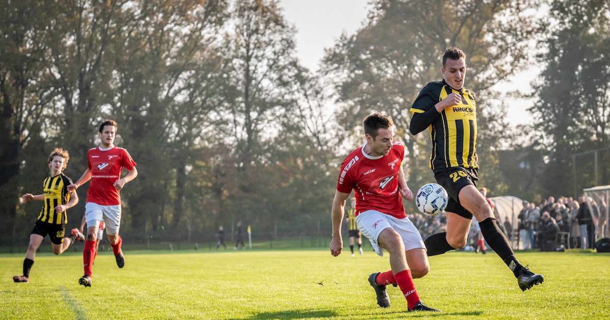 Melvin (30) maakt magische goal tijdens rouwweek: ‘Ik wist, dit is een ...