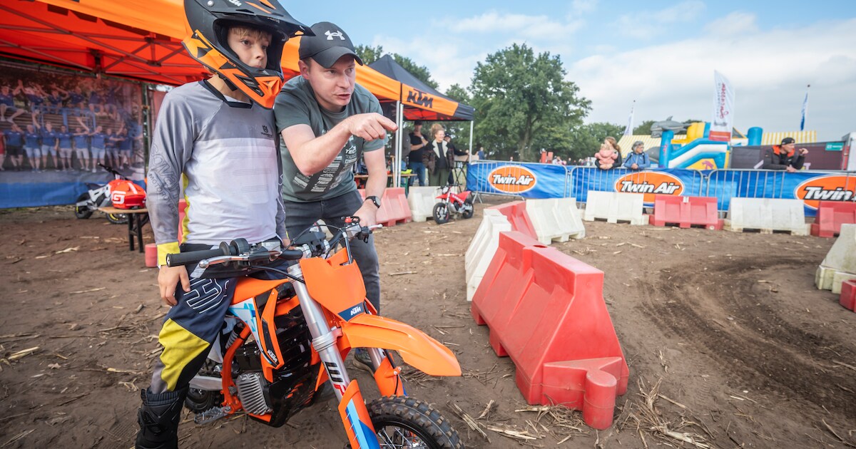 Motorcross in Mill: waar opa’s juichen, 5-jarigen rondscheuren en de ...