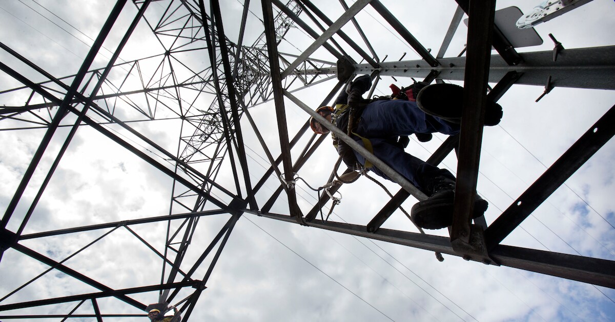 Stroomkabels pas een jaar later weg boven Veenendaal | Jaap Rademaker ...