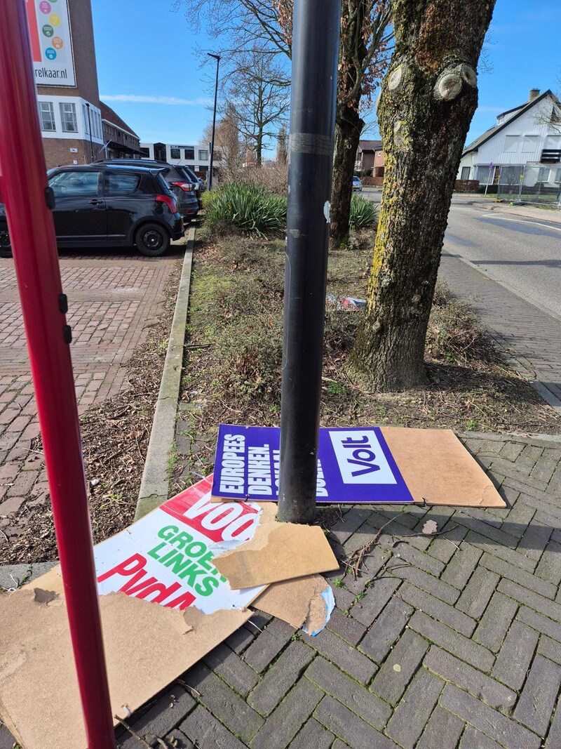 Verkiezingsborden vernield bij station in Wehl: ‘Laten ze met de poten ...