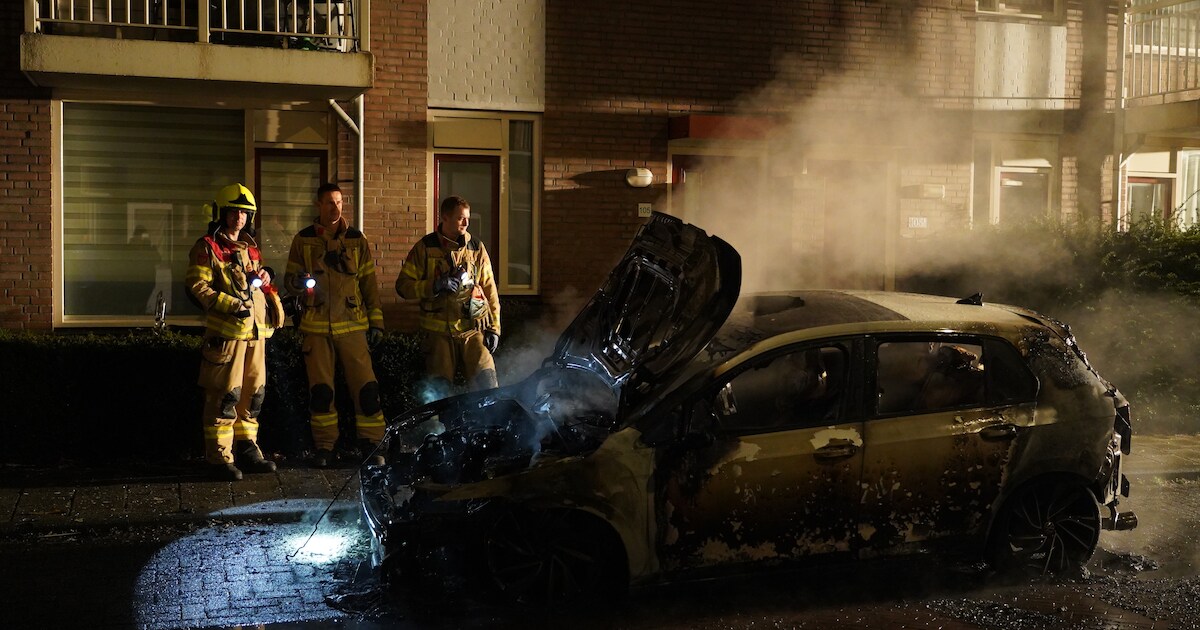 Auto gaat in vlammen op in Arnhem, brandstichting niet uitgesloten | 112 nieuws Arnhem | De ...