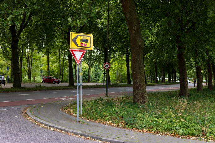 Vrachtwagens blijven 'gevaarlijkste weg van Den Bosch' gebruiken ...