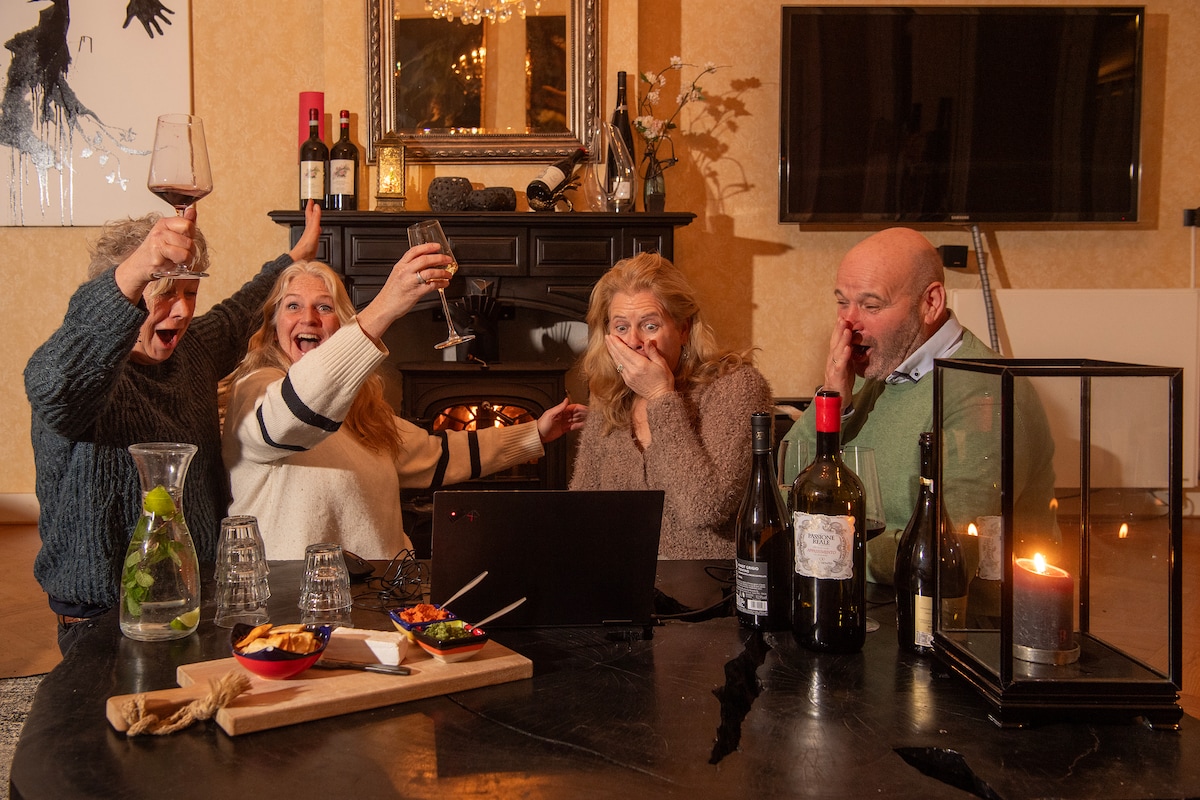 Kassa! Tielenaren winnen duizenden euro’s bij Postcode Loterij | Tiel | De Gelderlander.nl