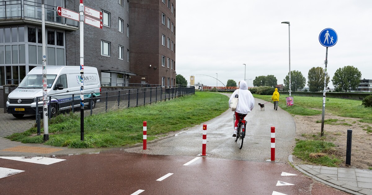 Fietspad of voetpad? Borden scheppen verwarring op de Waalbandijk langs de Waalhaven | Nijmegen ...