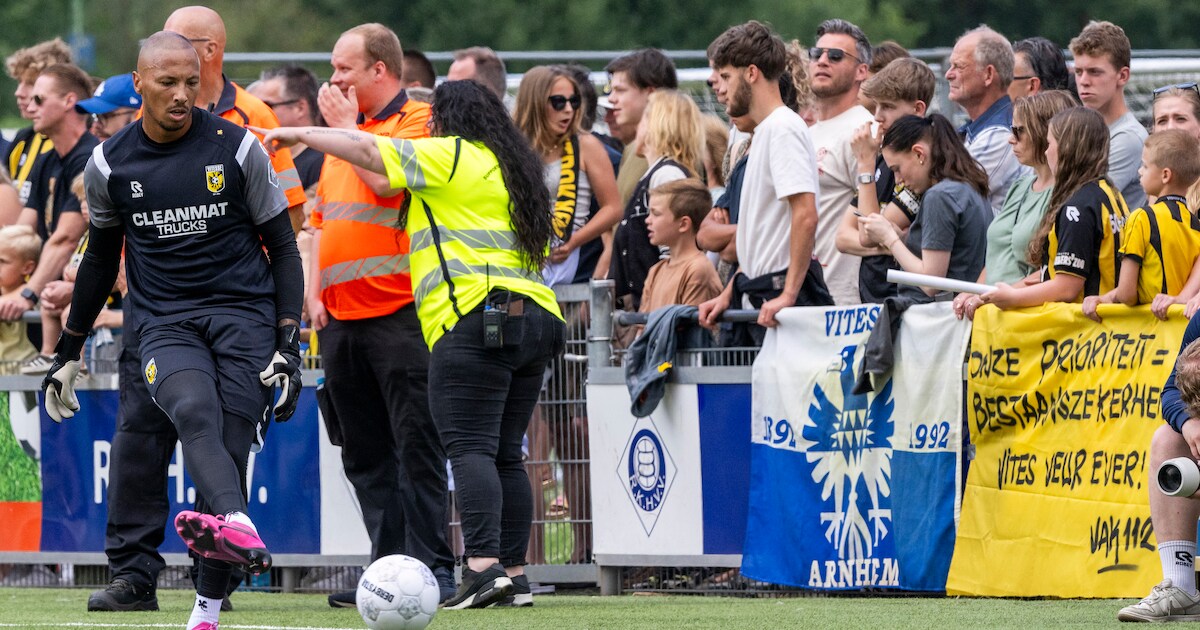 Eloy Room vertrekt bij Vitesse: doelman laat contract ontbinden | Sport ...