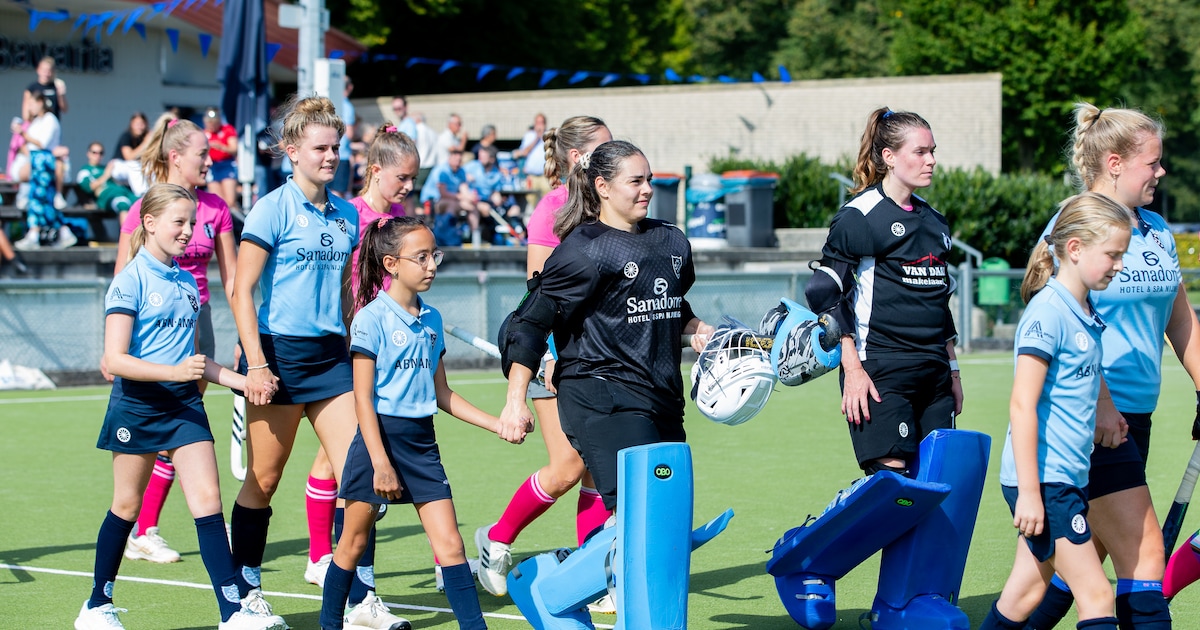 Knuffels en handen in de lucht: NMHC Nijmegen wint in laatste minuut | Sport Nijmegen e.o ...