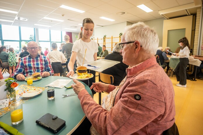 Deze school leert leerlingen rekenen, taalvaardigheid en omgangsvormen ...