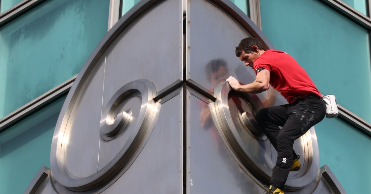 Alex Honnold over beklimmen 508 meter hoge toren: ‘Kreeg van Netflix ...