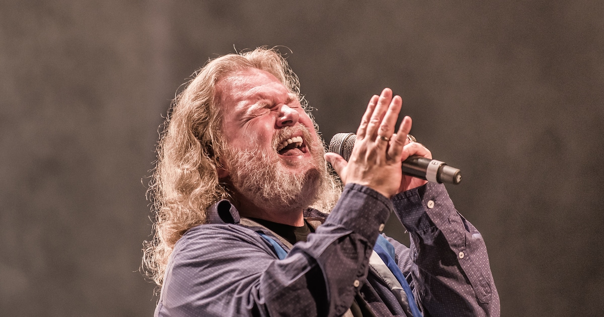 Kayak-zanger en stemacteur Edward Reekers (68) overleden | Show | De ...