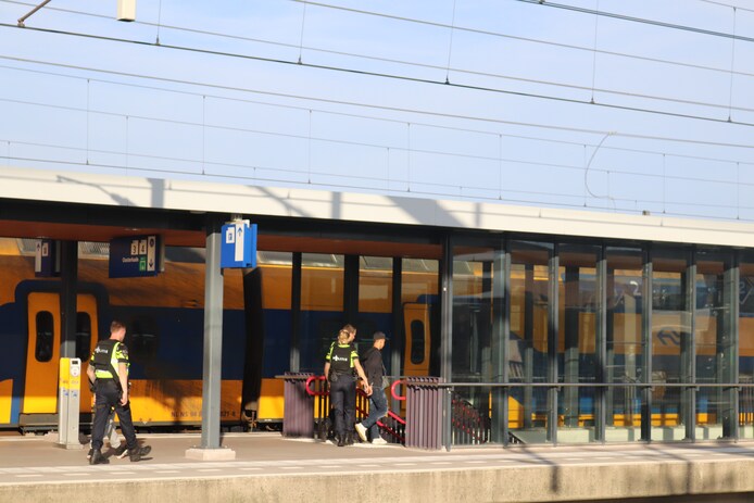 Vier mannen die uit trein gehaald werden na ‘dreigende taal’ in trein ...
