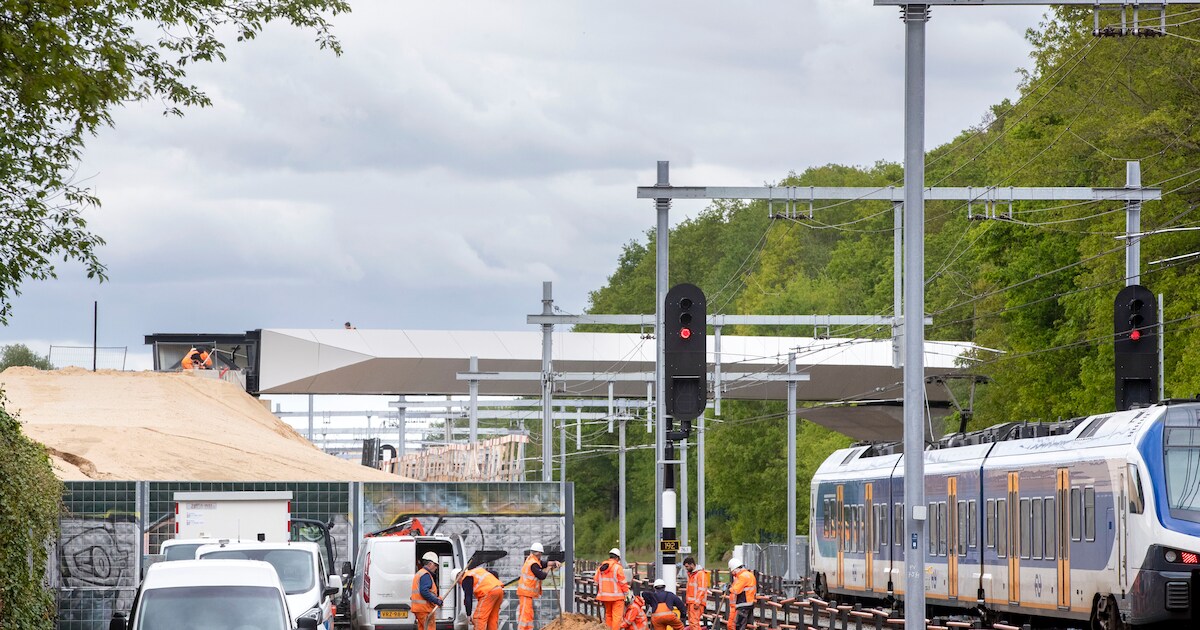 Nog even wachten, maar dan heel veilig over het spoor van Enkawijk naar ...
