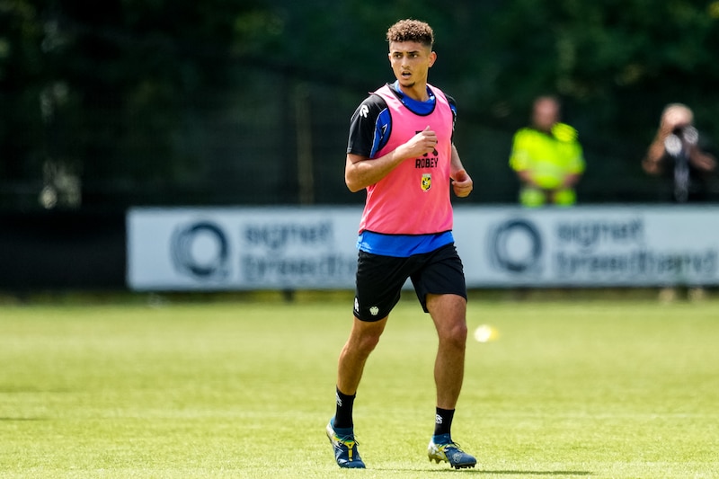 Moustafa slaat Arabische zilvervloot af voor Vitesse: ‘De trainer belde ...