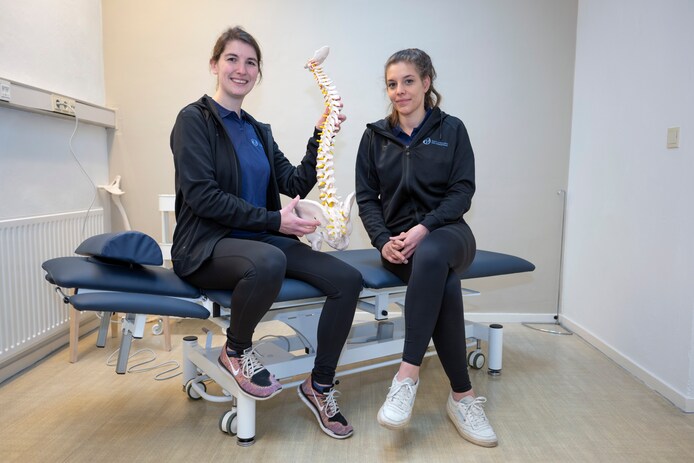 Een S-vorm in je wervelkolom? Svenka en Juliëtte weten daar wel raad ...