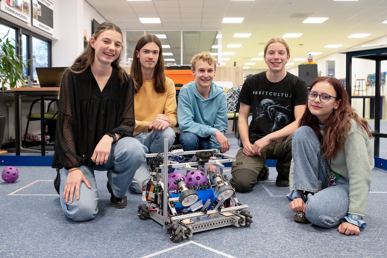 Als de bel gaat, hollen deze jongeren niet naar huis, maar naar hun ...