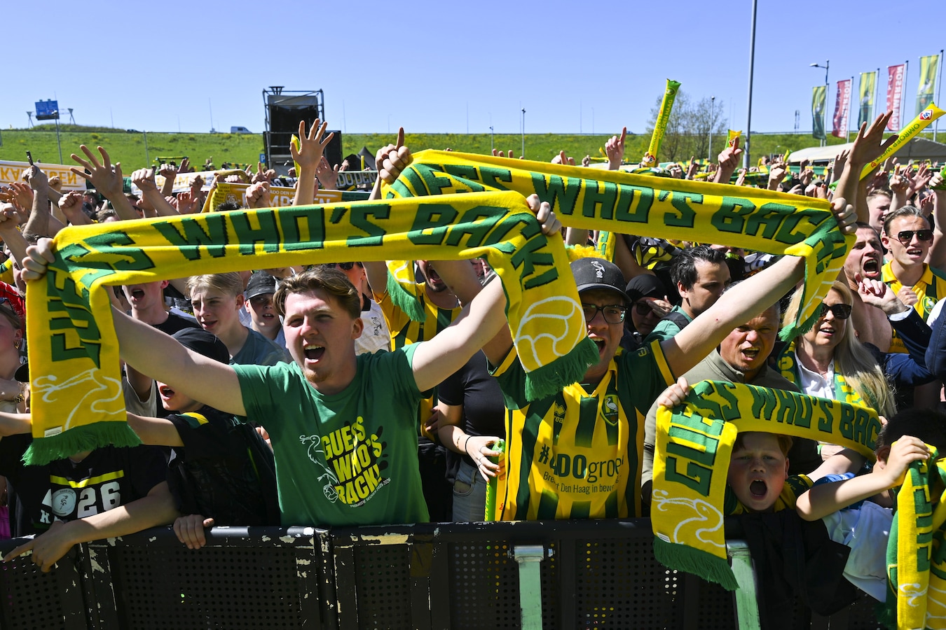 Feest bij ADO tijdens huldiging: ‘I love this city, we deserved this ...