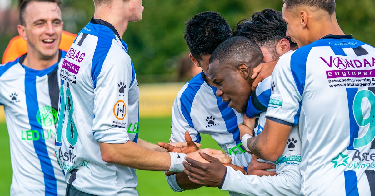 Voetbalclub ESA neemt na het seizoen afscheid van trainer Peter ...