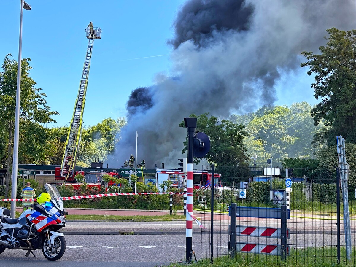 Grote brand bij Fietshub De Maarschalk aan Koningsweg in Utrecht ...