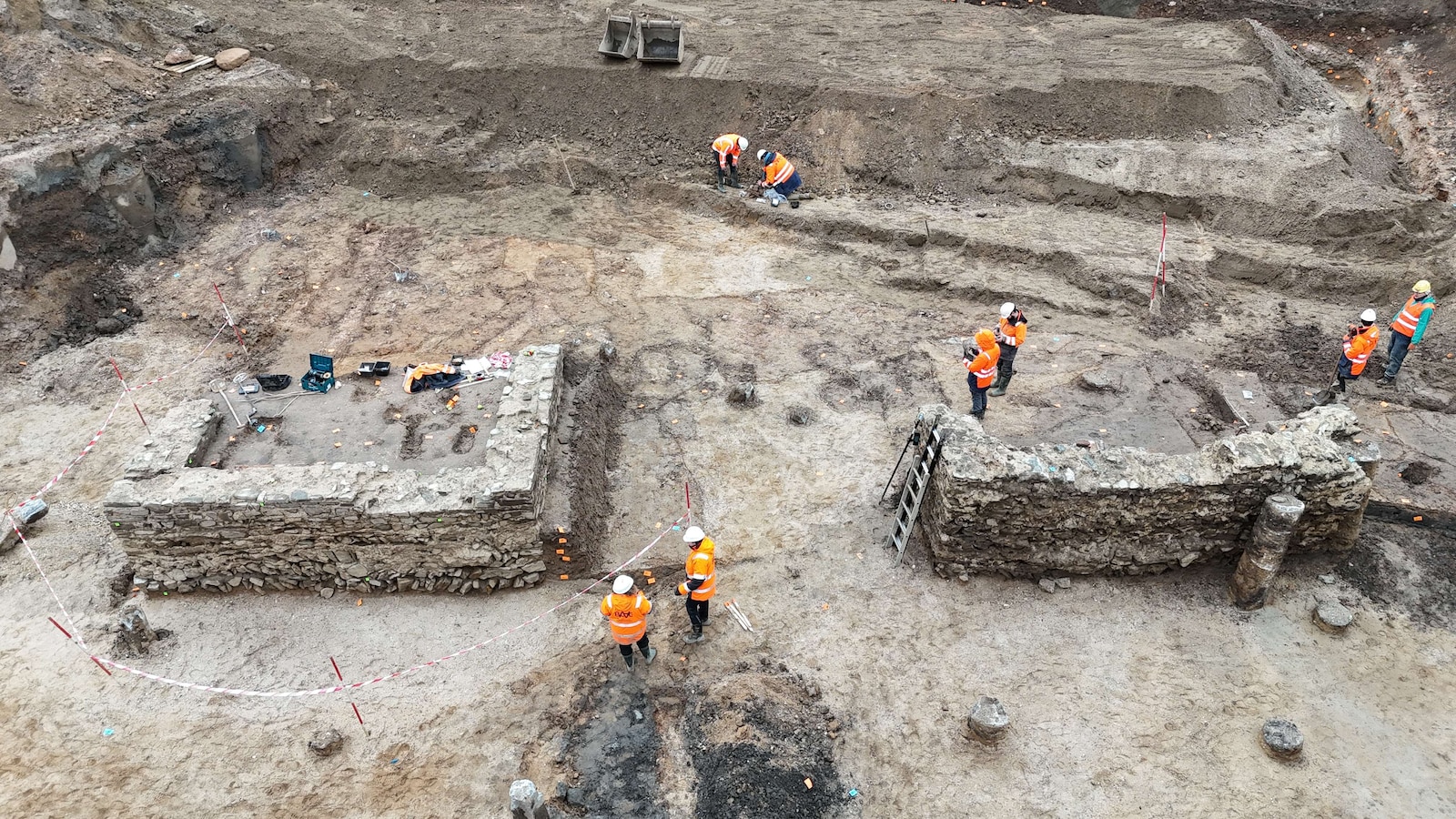 Archeologen doen unieke vondst in Nijmegen: grootste Romeinse badhuis ...