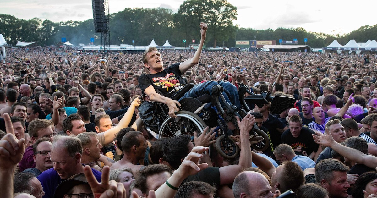 20.000 Normaal-fans høken en brekken erop los bij reünieconcert ...