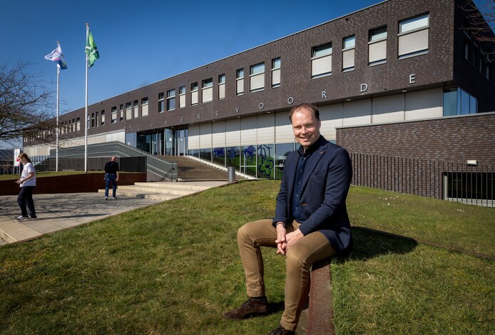 Samen met zoon en dochter op de fiets naar Schaersvoorde; Hans als ...