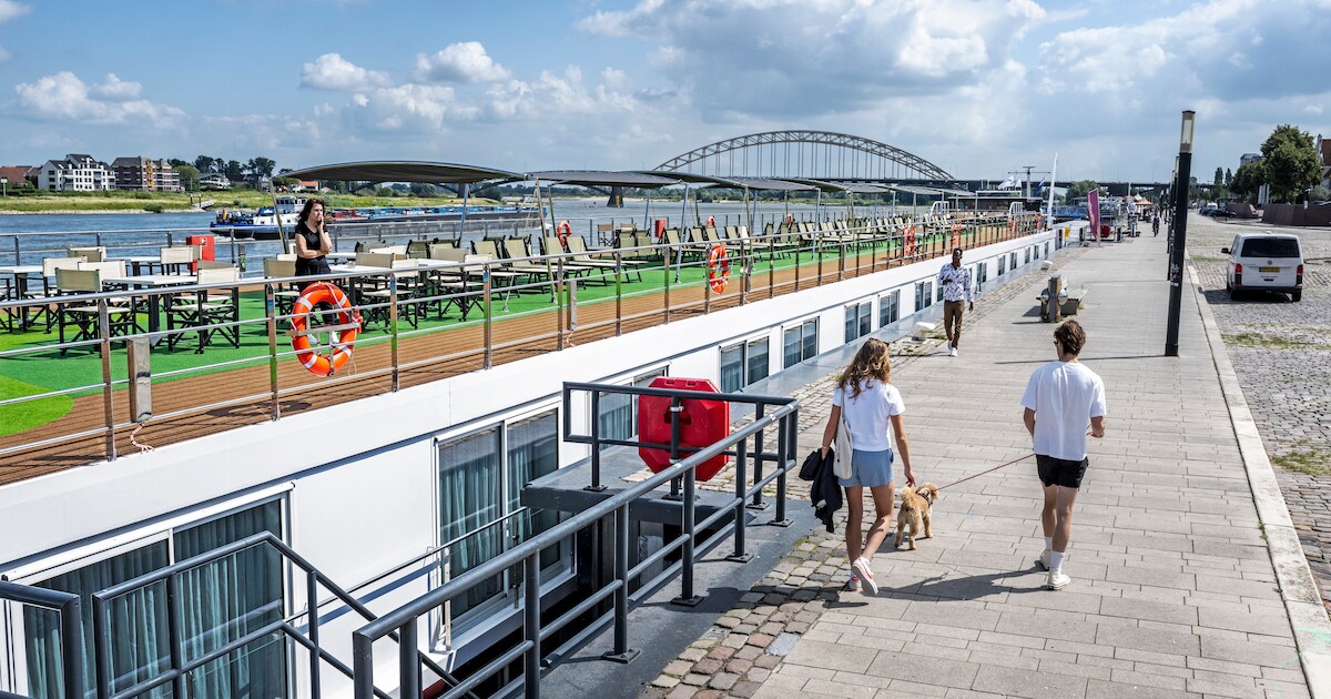 René van Hoften vertelt voor StAAD over de Waalkade | Regio | De ...