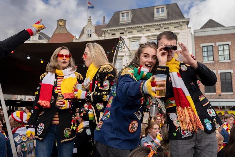 Massa’s carnavallers verwacht: Oeteldonk en Kruikenstad nemen ...