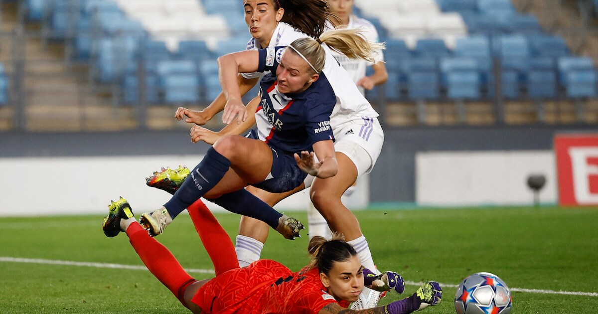 Lieke Martens en Jackie Groenen pakken met Paris Saint-Germain punt in ...
