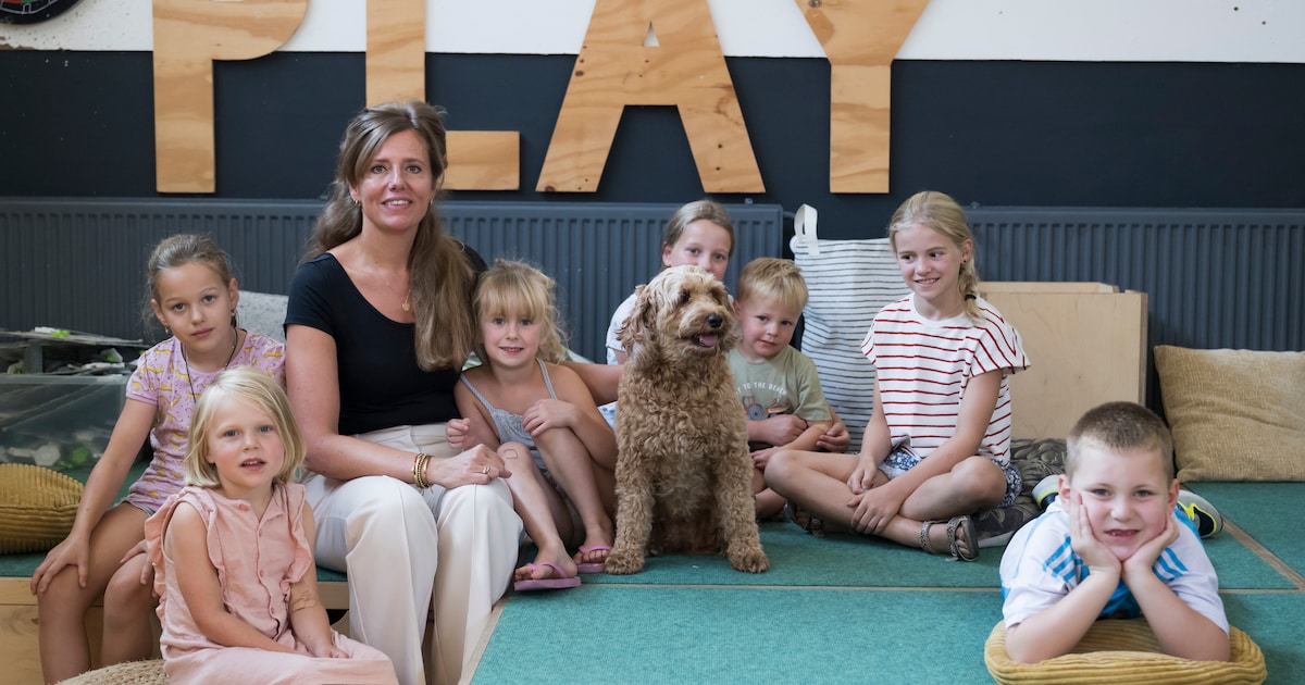 Als Ramona van baan wisselt, gaat haar hond gewoon mee naar de nieuwe ...