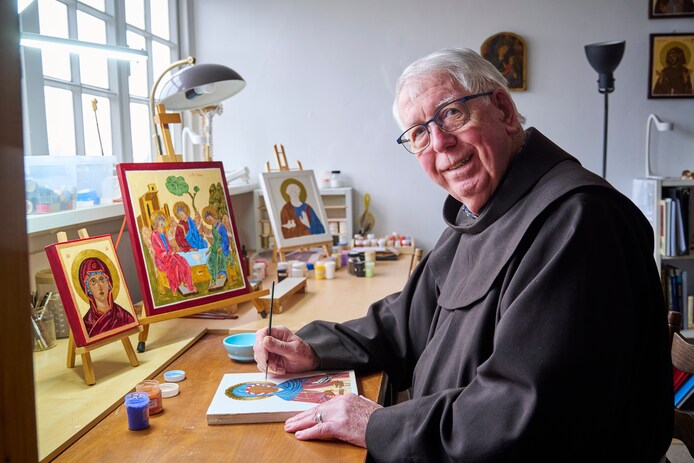 Franciscaan Gerard van Buul (83) schildert iconen en vindt rust in Megen | Brabant | gelderlander.nl