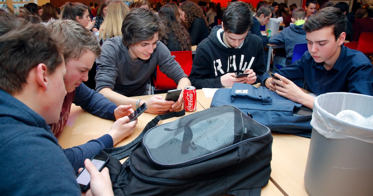 Mobielvrije scholen hopen op meer sociaal contact: ‘Je ziet weer ...