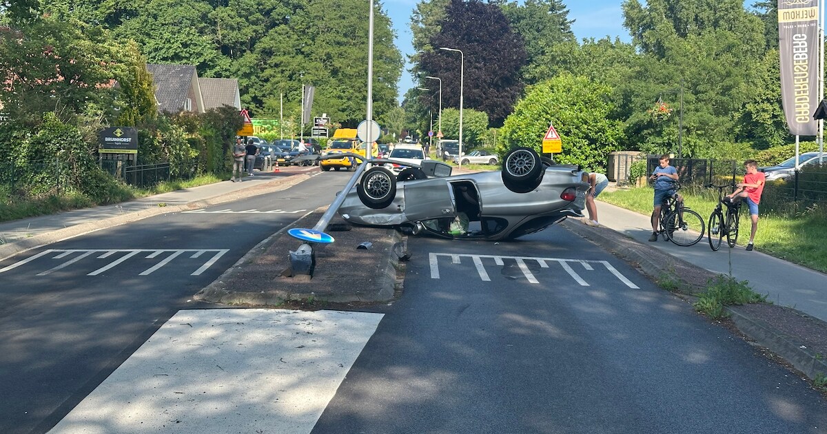 Auto slaat over de kop, weg tussen Putten en Garderen afgesloten ...