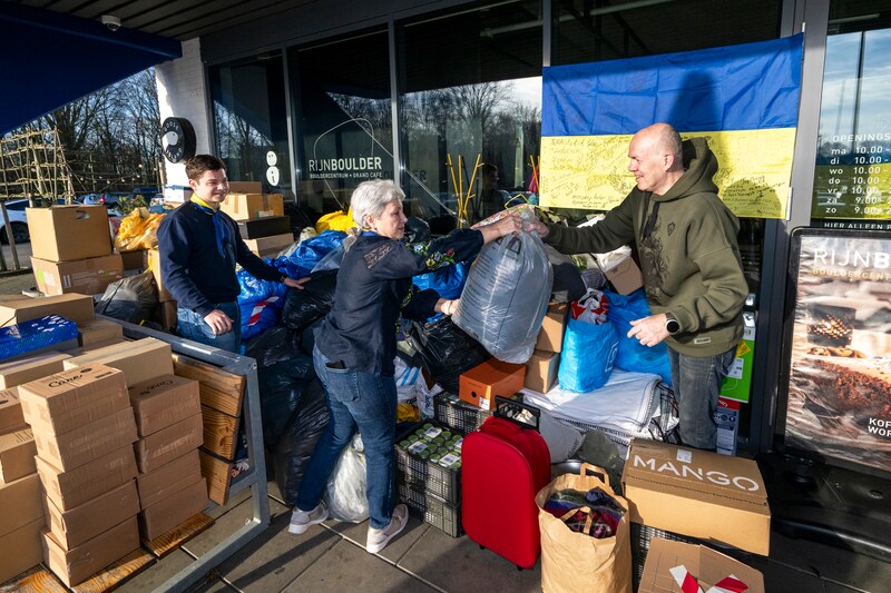 Arnhemmer Sjaak en Inna zamelen non-stop goederen in voor Oekraïne ...