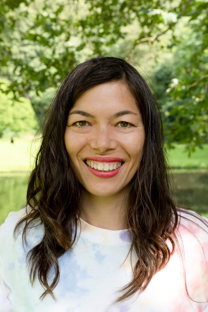 De wereld kende haar al en en nu krijgt Jennifer Tee ook een vaste plek ...