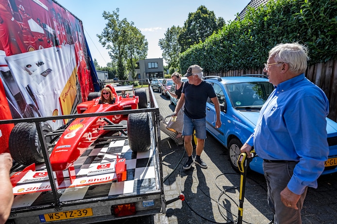 Jos heeft vier dagen de Ferrari Formule 1-racewagen van Michael ...