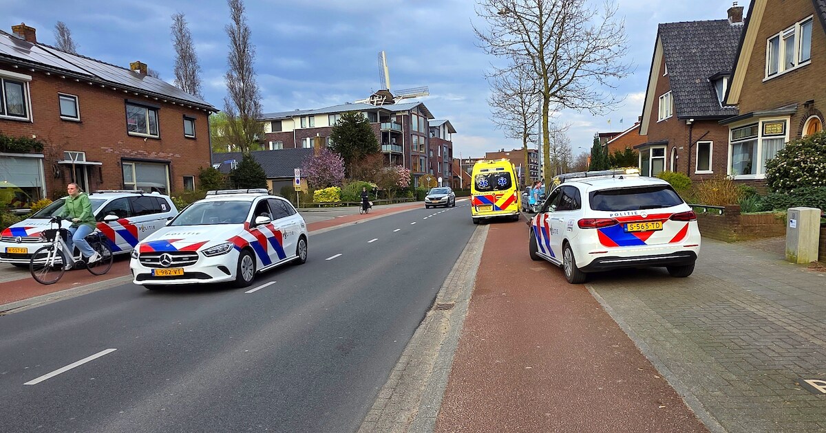 Fietser botst tegen openslaande deur van auto in Ede en raakt gewond | 112 nieuws Ede | De ...