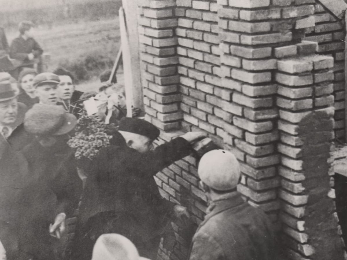 Achterkleinzoon Kees (65) en luchtmacht aan de slag met monument Peerke ...