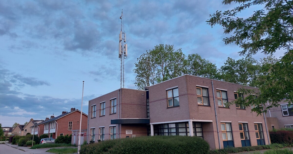 Buurt protesteert tegen KPN-mast: ‘We worden dat dorp van de Telemast ...