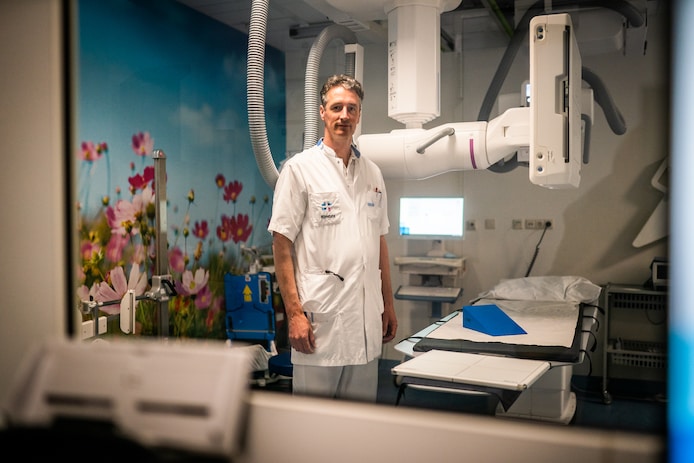 Arts Douwe schrikt elk jaar weer van de jongeren die op Koningsdag ...
