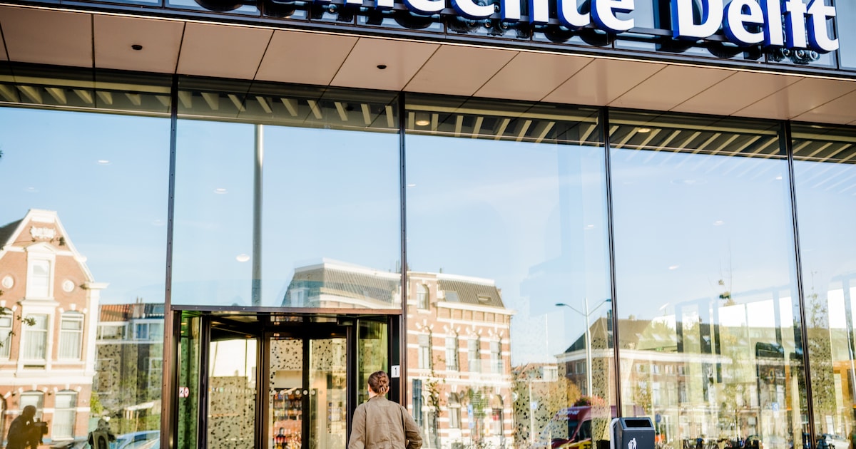 Tienermoeder (15) schopte agenten tegen het hoofd, zorgen dat ze ...