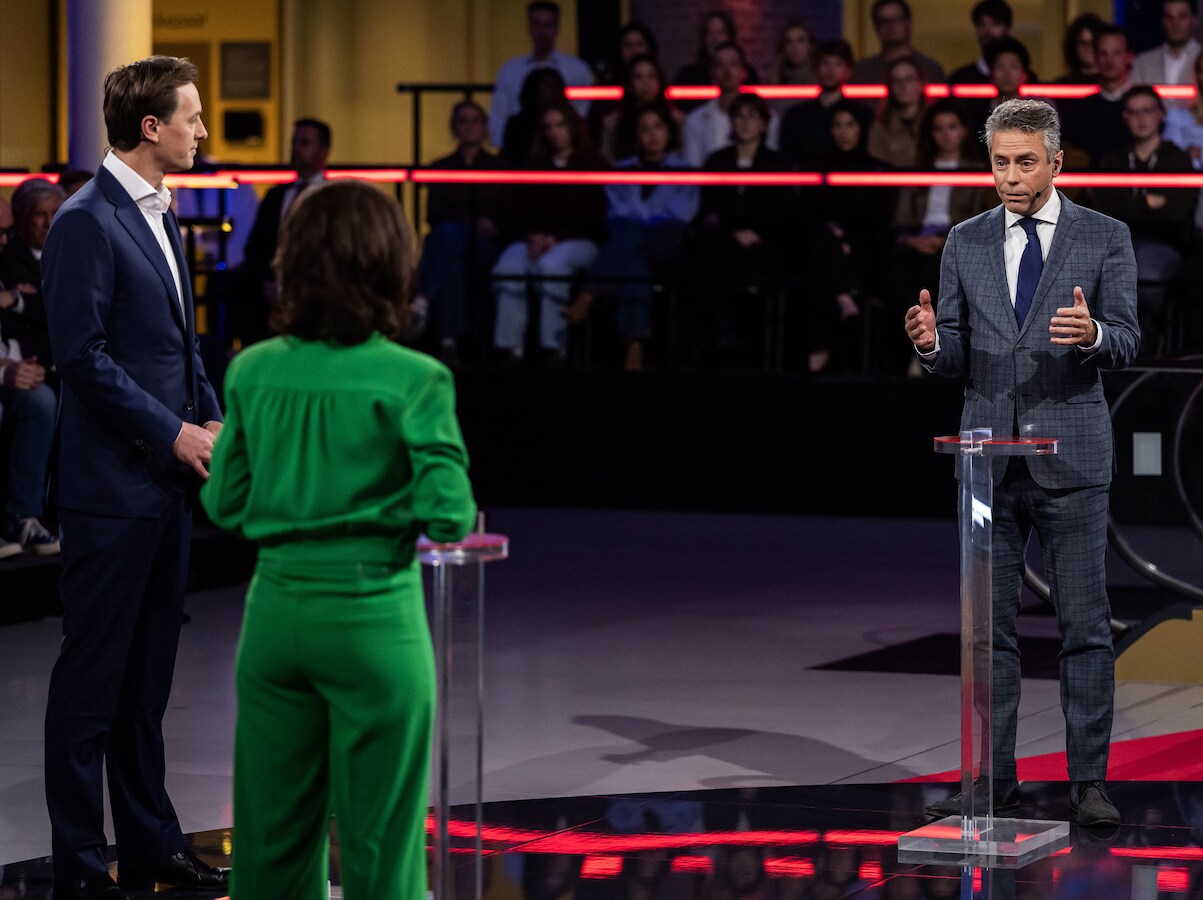 LIVE verkiezingen | Drukte op Utrecht Centraal met reizigers die willen ...
