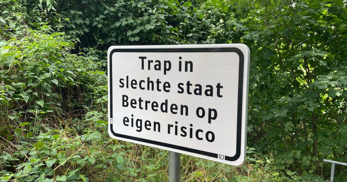 Trap op stuwwal Hunnerberg in slechte staat: delen weggezakt in het ...