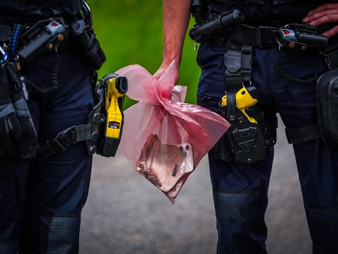 Vrouw (87) in Duiven bestolen door nepagenten: waardevolle sieraden weg ...