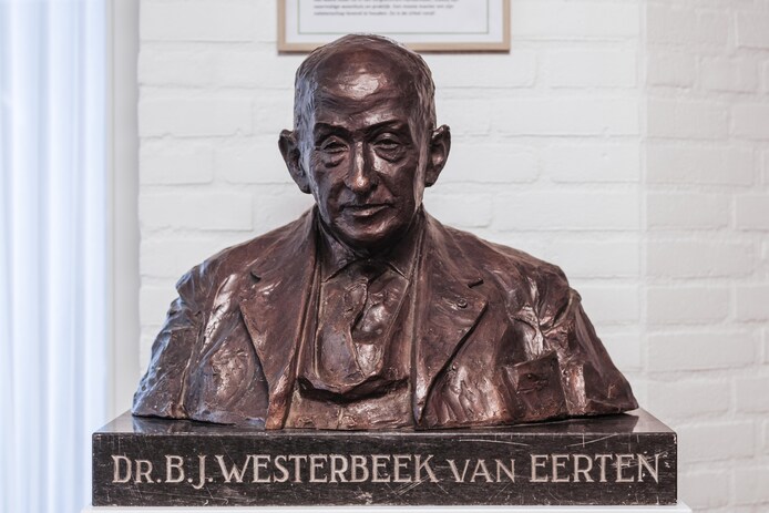 Legendarische huisarts Bart Pil is 50 jaar na zijn dood terug in ...