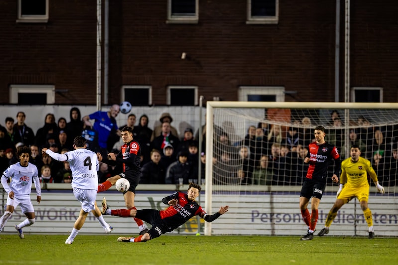 NEC heeft mazzelgoal en geweldige redding van Jasper Cillessen nodig om ...