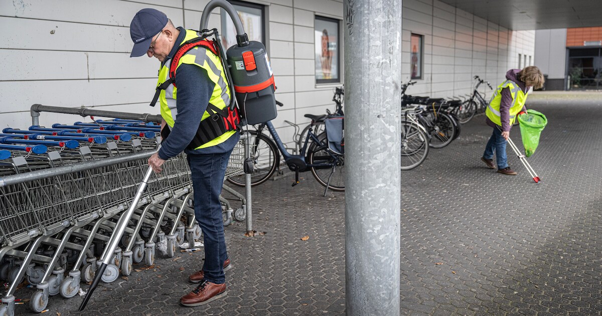 Bewapend met een zuiger op zijn rug, jaagt Lambert op peuken in zijn ...