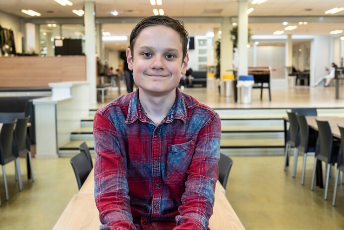 Lucas (15) laat zich kaalscheren voor zijn opa, die er ineens niet meer ...