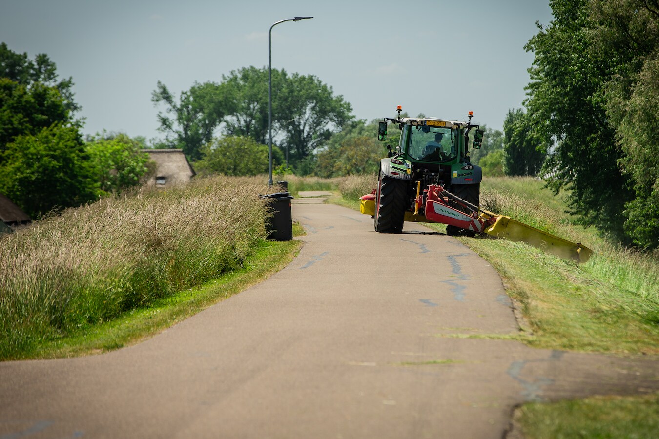Natuurvriendelijk maaien op de dijk: er blijft altijd een schuilplek ...